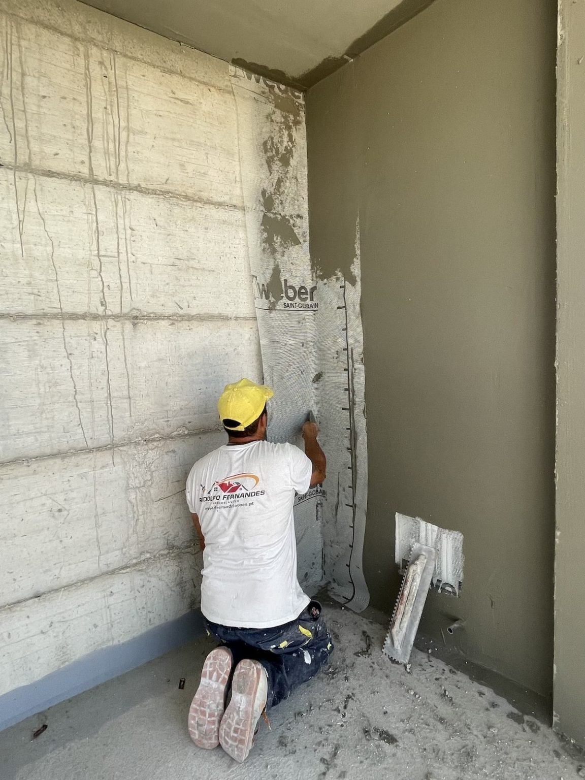 Aplicação de Capoto num prédio em Torres Vedras